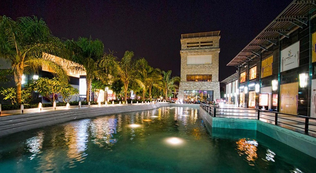 50 M Store With Attractive Price And Charming View In Downtown Mall ...